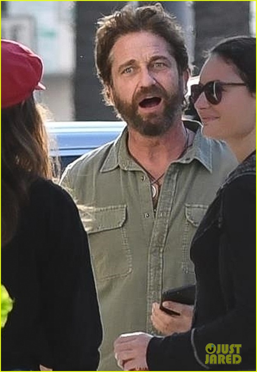 Gerard Butler Shares a Laugh with Fans While Arriving at Lunch: Photo ...