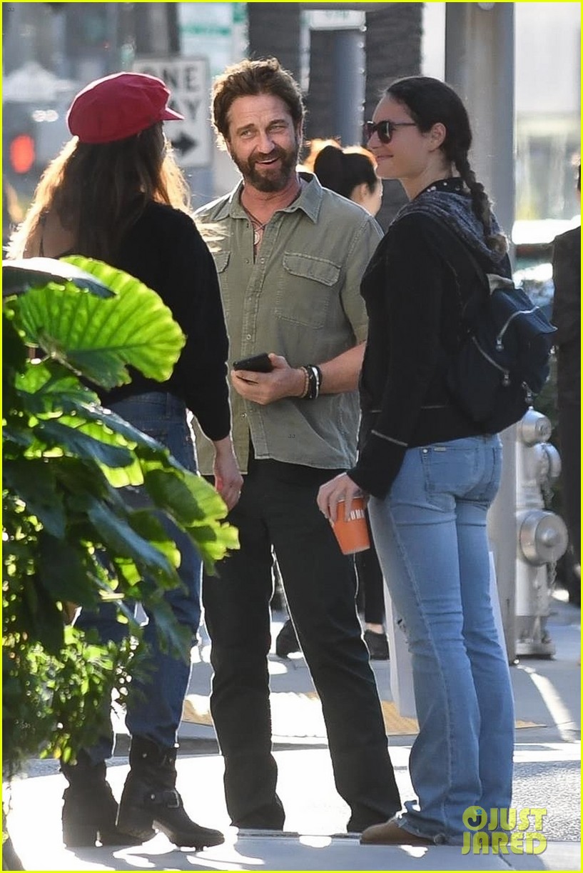 Gerard Butler Shares a Laugh with Fans While Arriving at Lunch: Photo ...