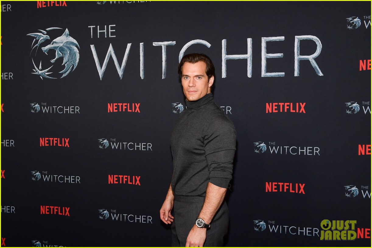 Henry Cavill's Muscles Fill Out His Turtleneck Sweater at 'The Witcher ...