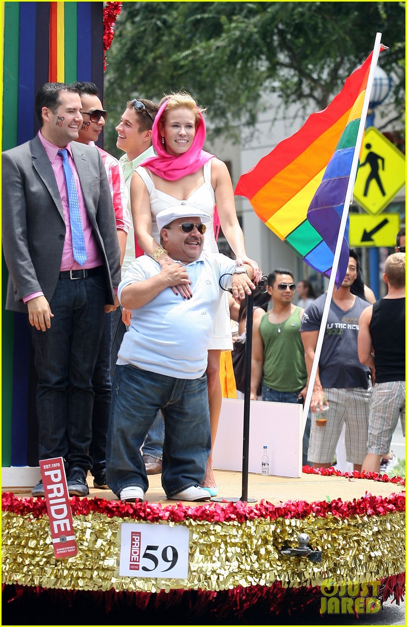 Chelsea Handler Pays Tribute to Sidekick Chuy Bravo After His Death ...