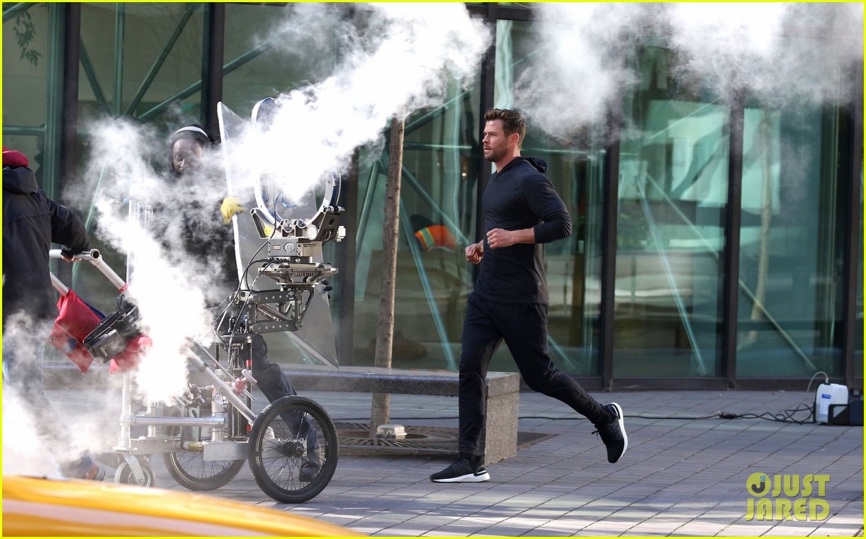 Chris Hemsworth Looks Hot Jogging for 'Hugo Boss' Commercial: Photo ...