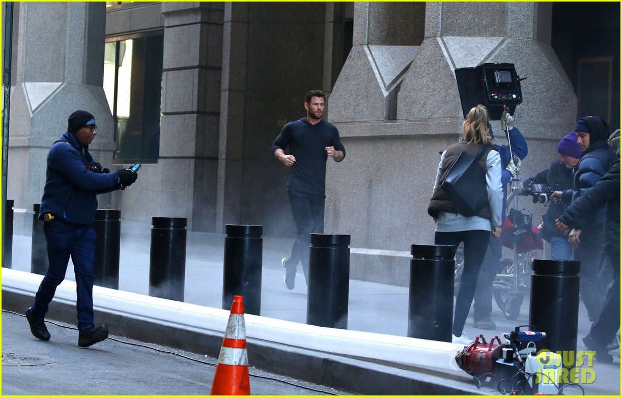 Chris Hemsworth Looks Hot Jogging for 'Hugo Boss' Commercial: Photo ...