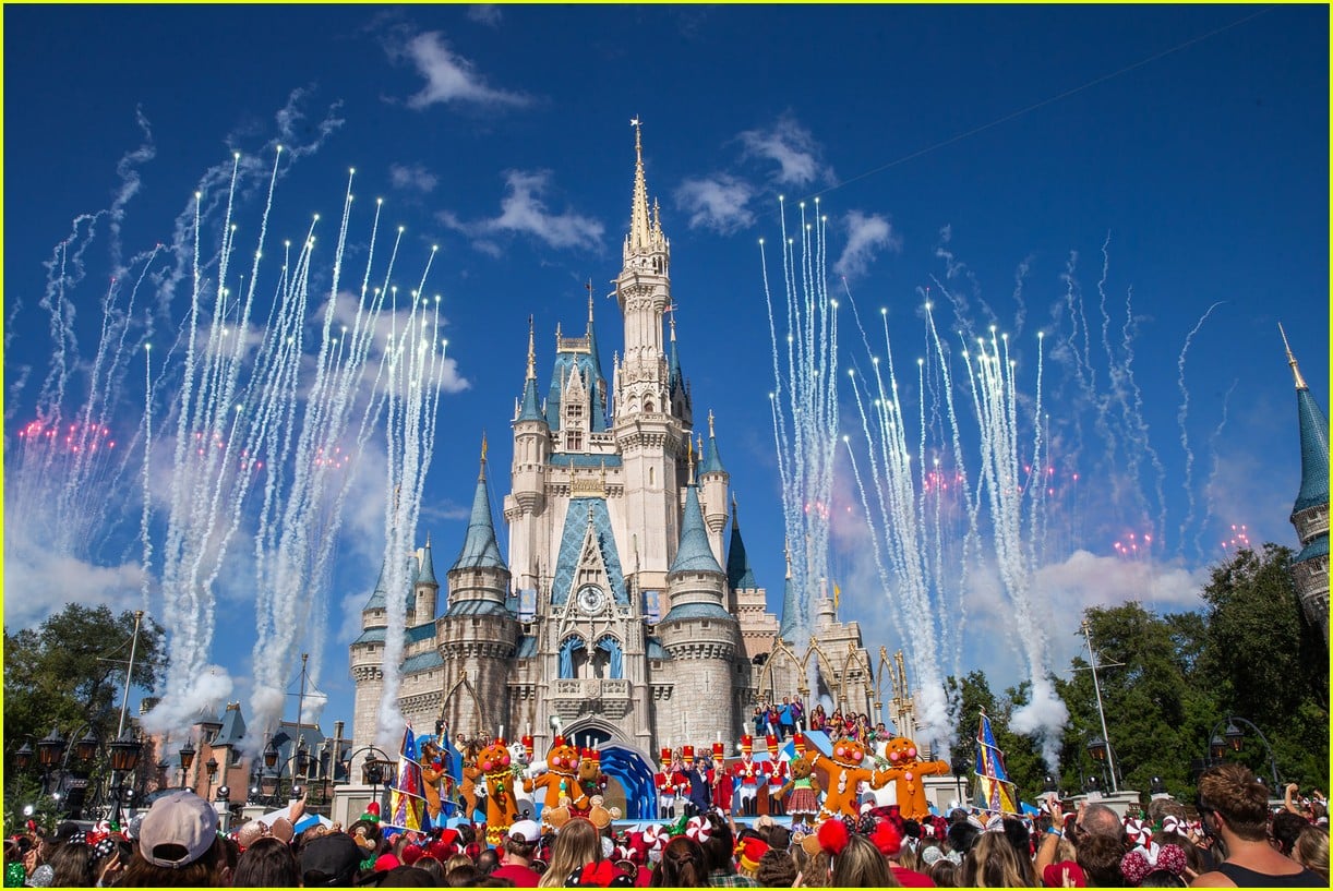Disney's Christmas Day Parade 2019 - Perfomers Lineup!: Photo 4406527 ...