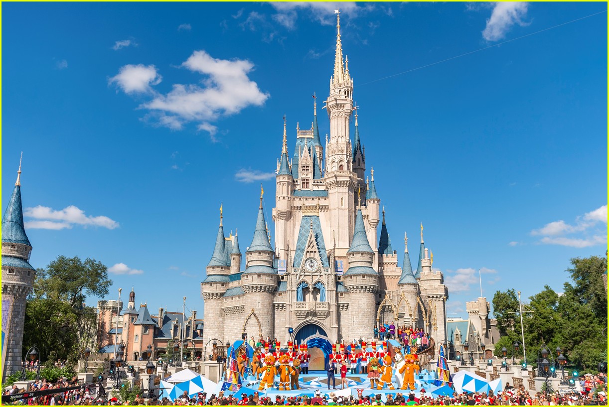 Disney's Christmas Day Parade 2019 - Perfomers Lineup!: Photo 4406539 ...