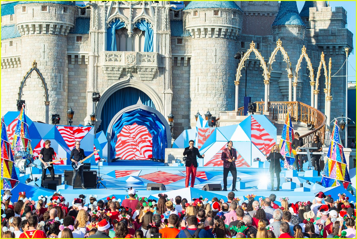 Disney's Christmas Day Parade 2019 - Perfomers Lineup!: Photo 4406546 ...