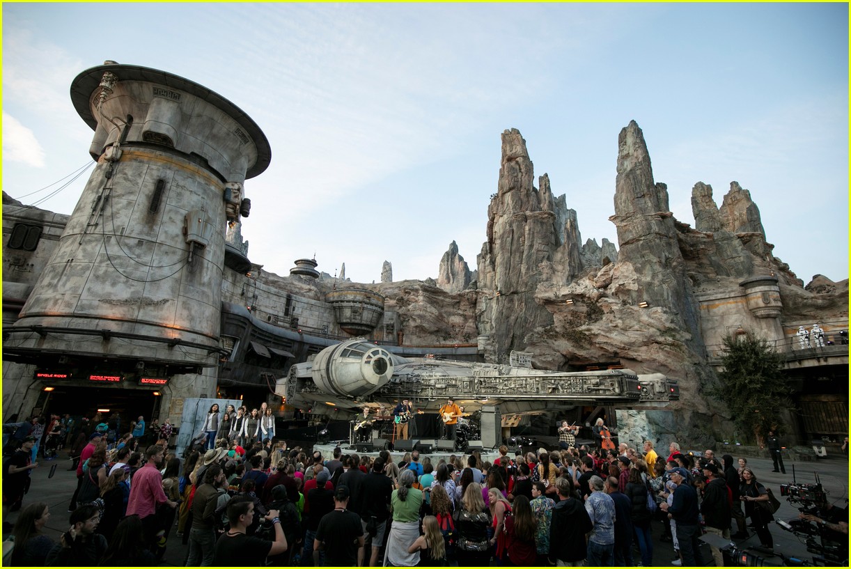 Disney's Christmas Day Parade 2019 - Perfomers Lineup!: Photo 4406550 ...