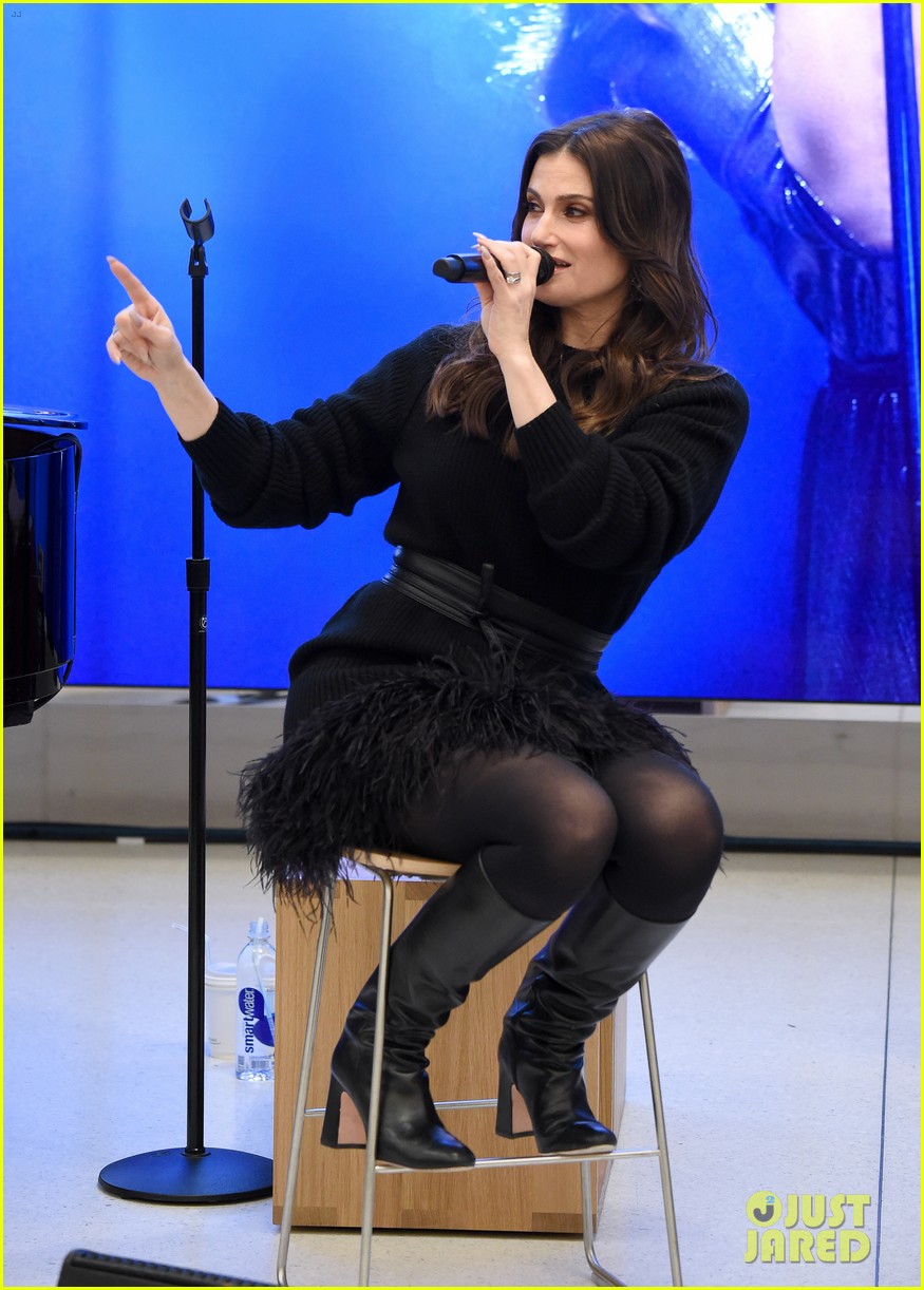 Idina Menzel Opens Up About Working With Ariana Grande on 'A Hand For ...