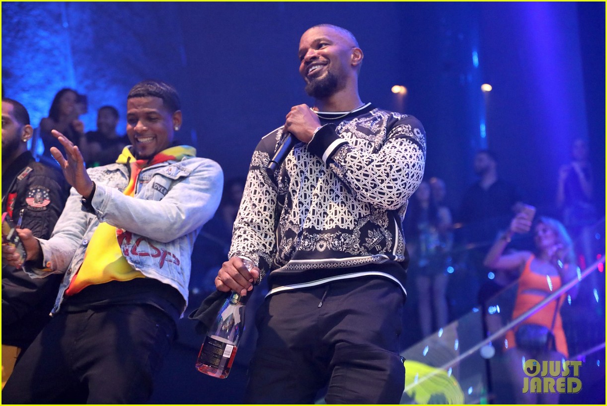 Jamie Foxx Celebrates The New Year Early in Miami With Friends: Photo ...