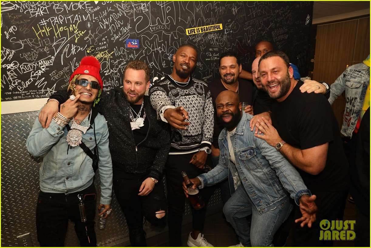 Jamie Foxx Celebrates The New Year Early in Miami With Friends: Photo ...