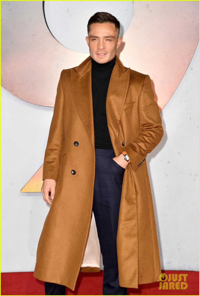 Richard Madden & George MacKay Suit Up for '1917' World Premiere in ...