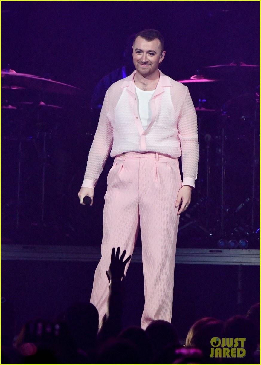 Sam Smith & Normani Perform 'Dancing With A Stranger' Collab Live For ...