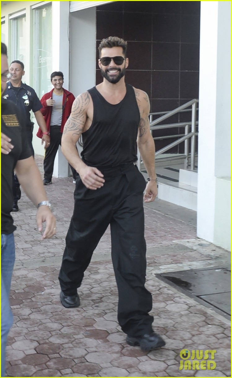 Ricky Martin Looks Hot Filming 'Cántalo' Music Video in Puerto Rico ...