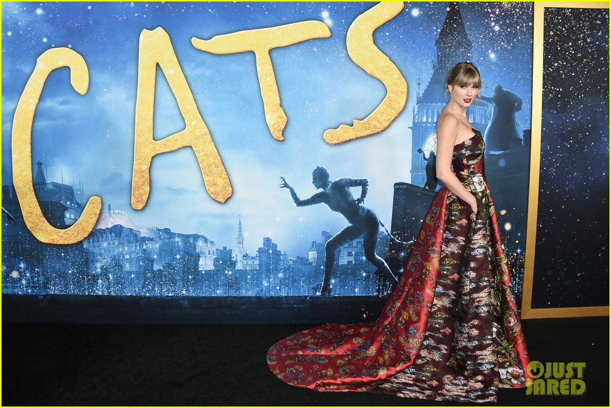 Taylor Swift Makes Stunning Entrance on 'Cats' Red Carpet at NYC ...