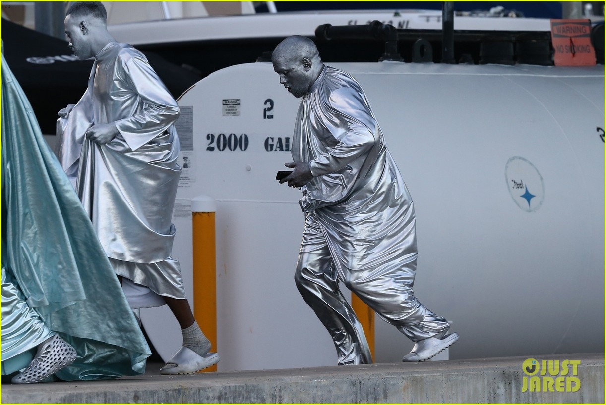 Kanye West Gets Covered in Silver Paint for 'Mary' Opera Performance in ...