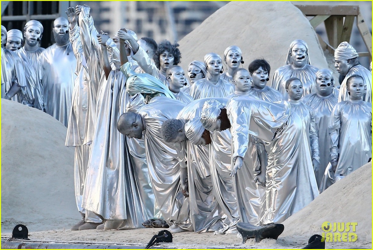 Kanye West Gets Covered in Silver Paint for 'Mary' Opera Performance in ...