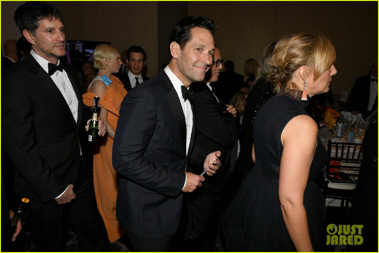 Christina Applegate, Paul Rudd, & Amy Poehler Enjoy Night Out at Golden ...