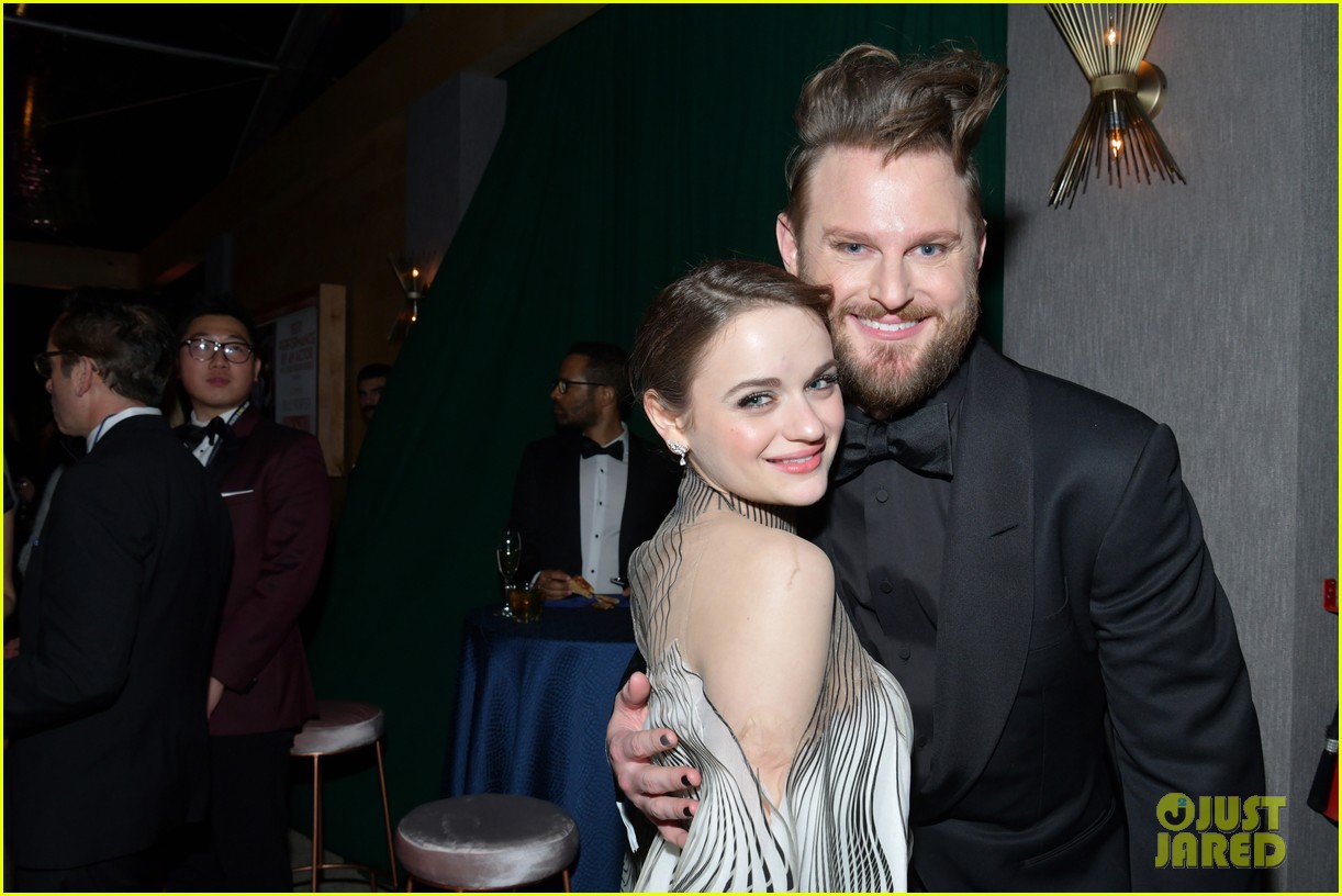 The Act's Joey King Helps Patricia Arquette Celebrate Golden Globe Win ...