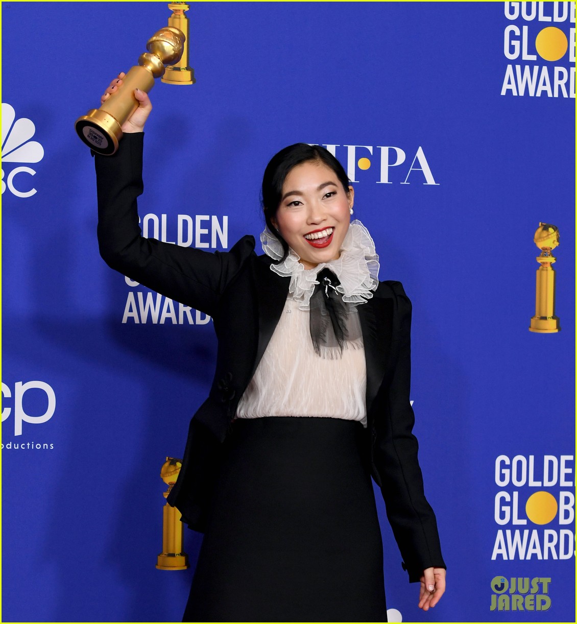 Awkwafina Takes Home Best Actress in a Musical or Comedy at Golden ...