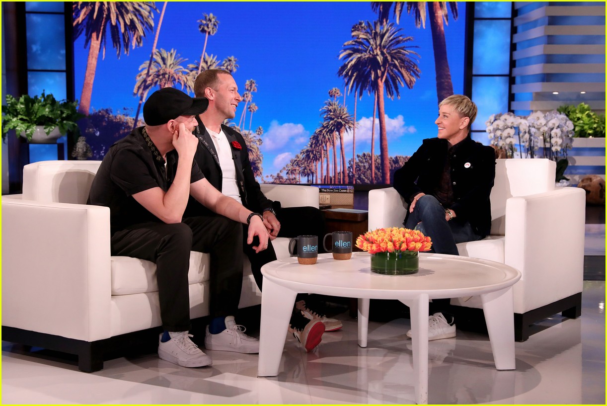 Chris Martin Nearly Embarrassed His Teen Daughter Apple at Work (Video ...