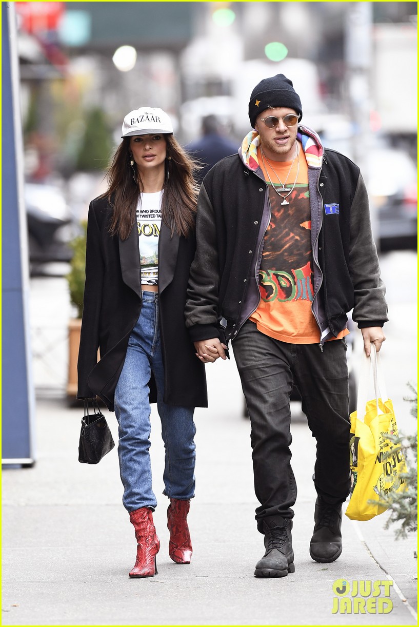 Emily Ratajkowski 'Felt Cute' In This Chic Look: Photo 4413874 ...