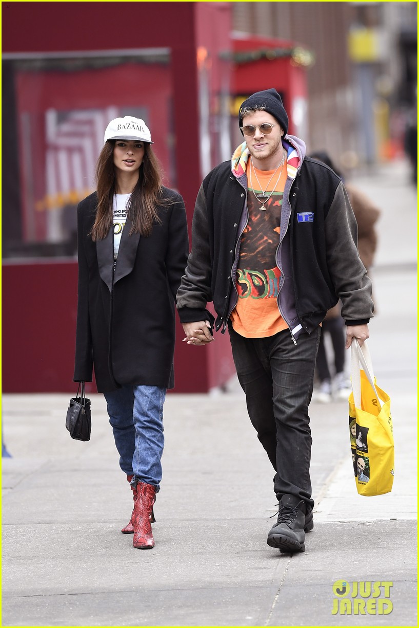 Emily Ratajkowski 'Felt Cute' In This Chic Look: Photo 4413875 | Photos ...