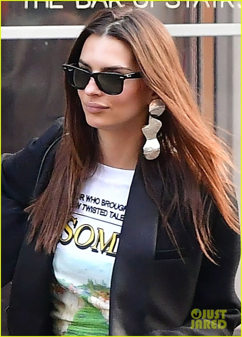 Emily Ratajkowski 'Felt Cute' In This Chic Look: Photo 4413877 ...