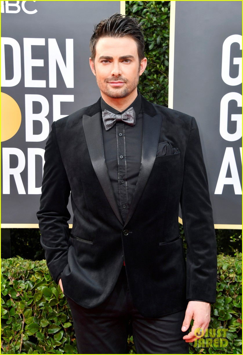 Ryan Seacrest, Giuliana Rancic, & More TV Hosts Kick Off Golden Globes ...