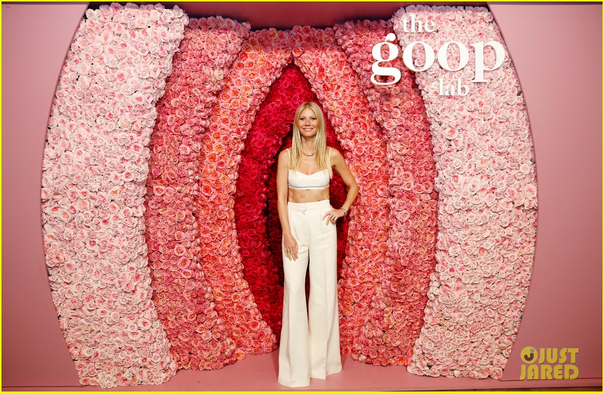 Gwyneth Paltrow Shows Off Her Toned Abs at 'Goop Lab' Special Screening ...