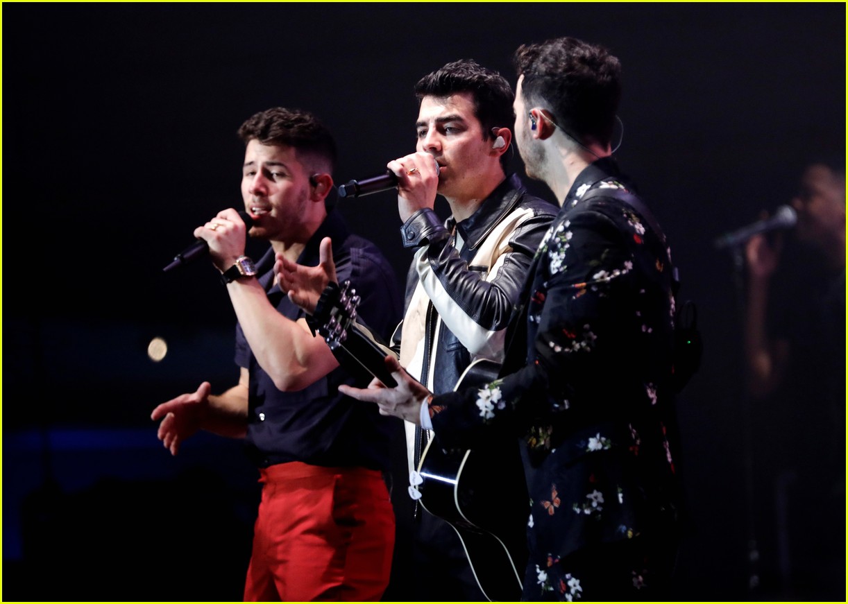 Nick Jonas Reveals What Was Stuck in His Teeth During Grammys 2020 ...