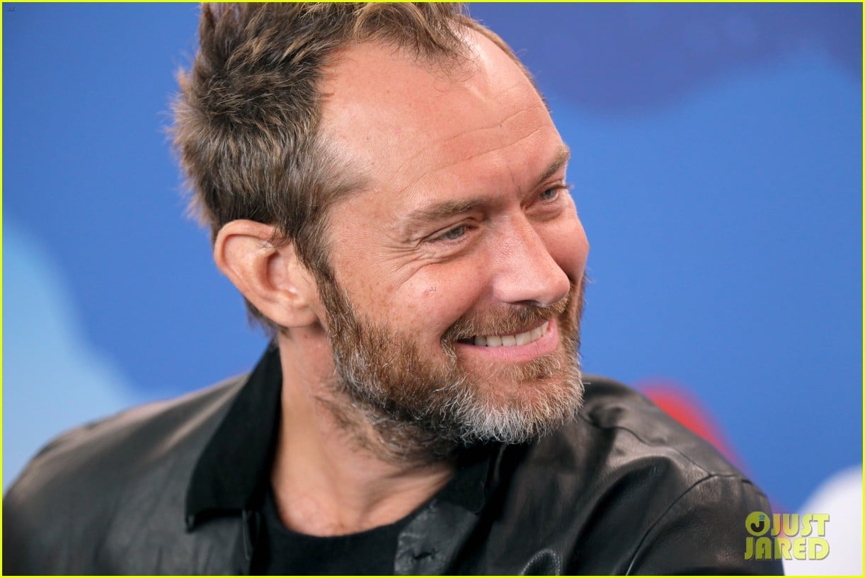 Jude Law Is Growing Out His Beard To Play Dumbledore Again for Third ...