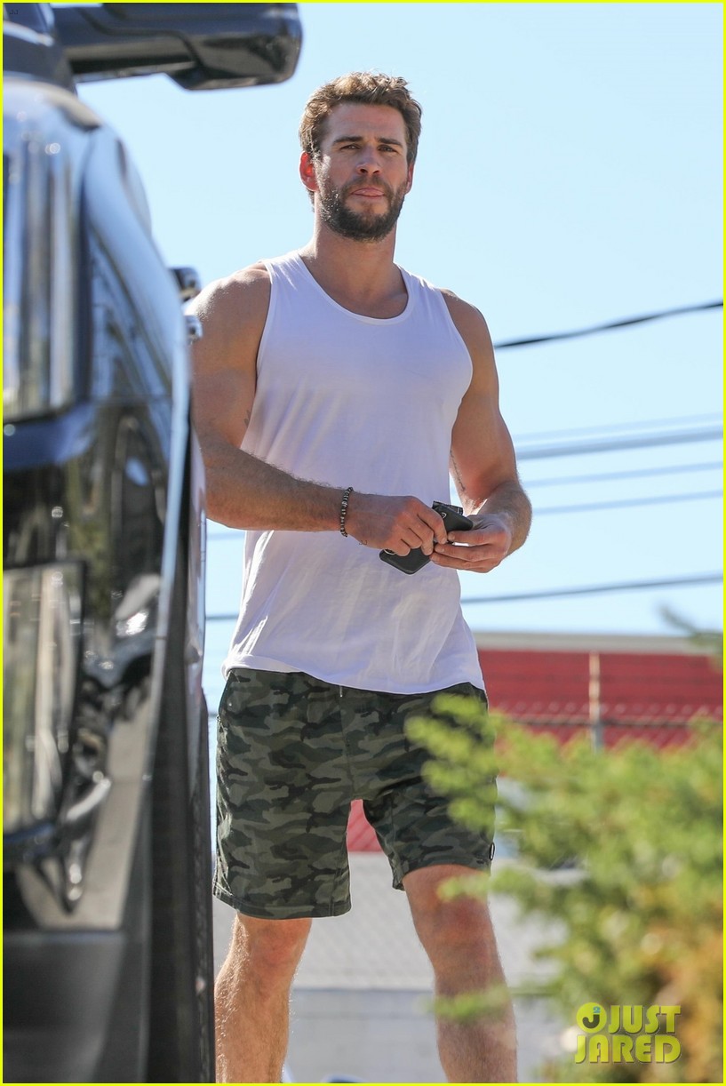Liam Hemsworth's Muscles Look So Pumped Up After His Friday Morning ...