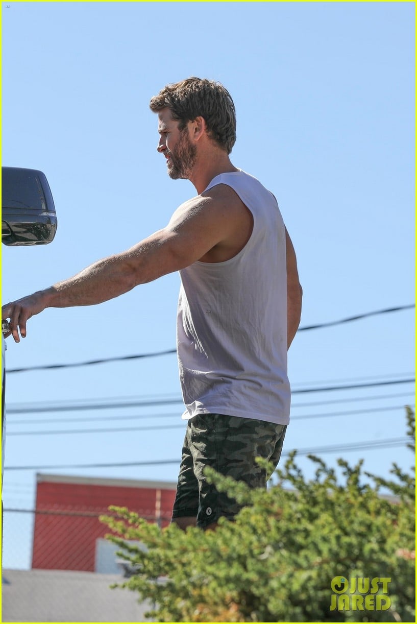Liam Hemsworth's Muscles Look So Pumped Up After His Friday Morning ...