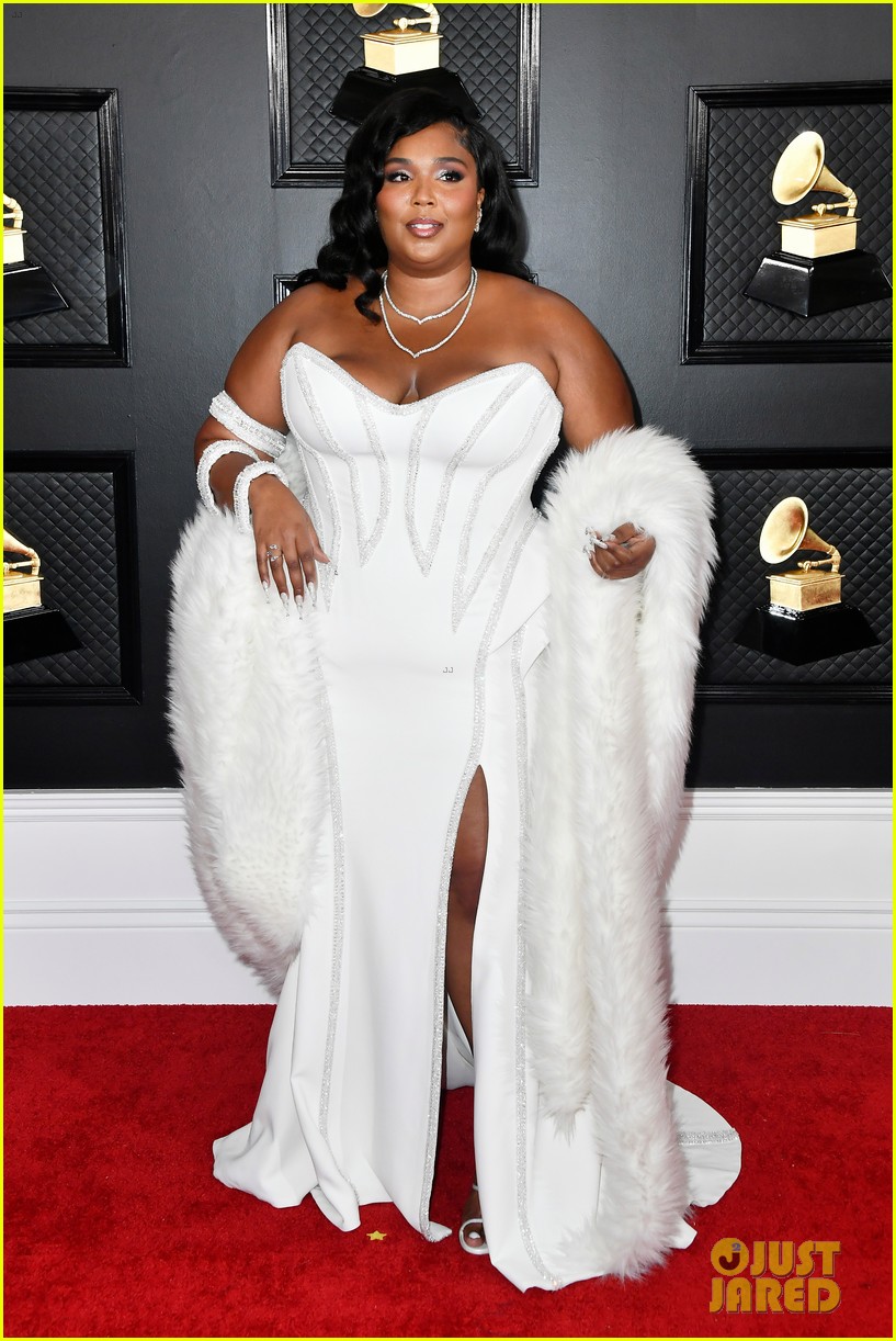 Lizzo Is Pure Glam While Kicking Off Grammys 2020 Red Carpet: Photo ...
