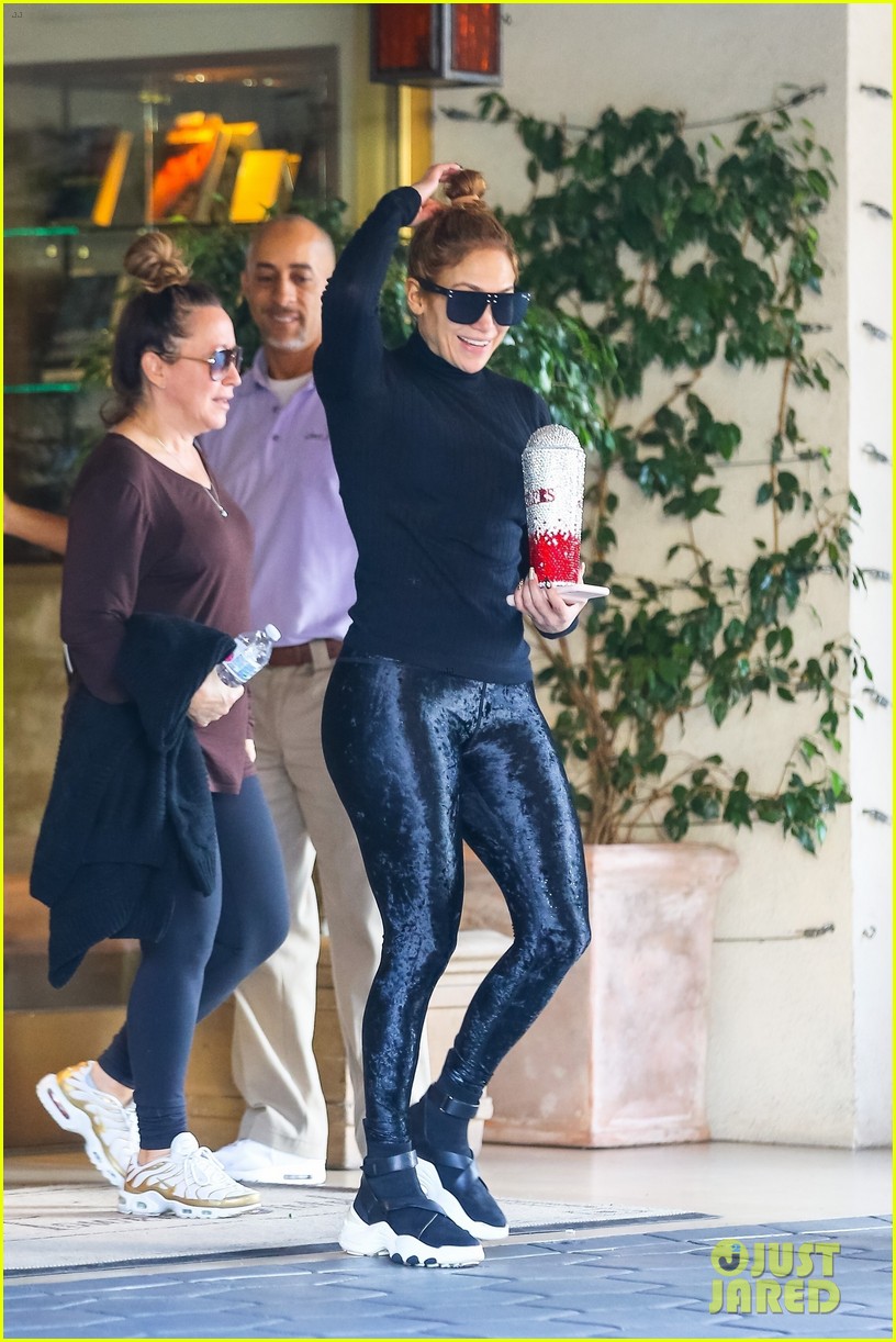 Jennifer Lopez Sizzles in Satin Gym Pants While Starting Super Bowl ...