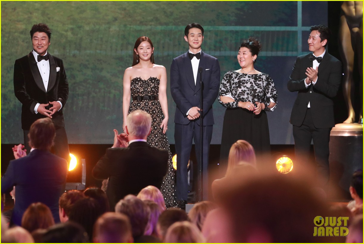 'Parasite' Cast Gets Standing Ovation While Presenting at SAG Awards ...