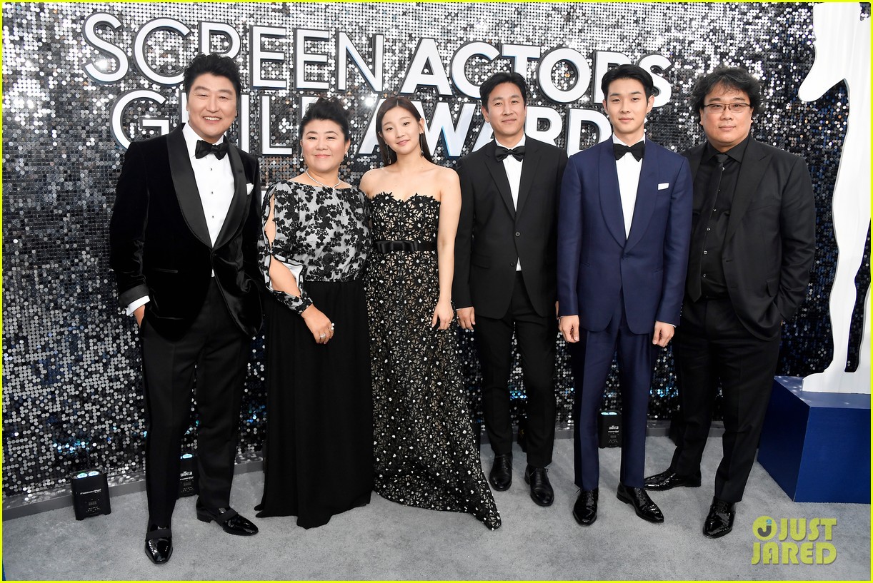 'Parasite' Cast Gets Standing Ovation While Presenting at SAG Awards ...