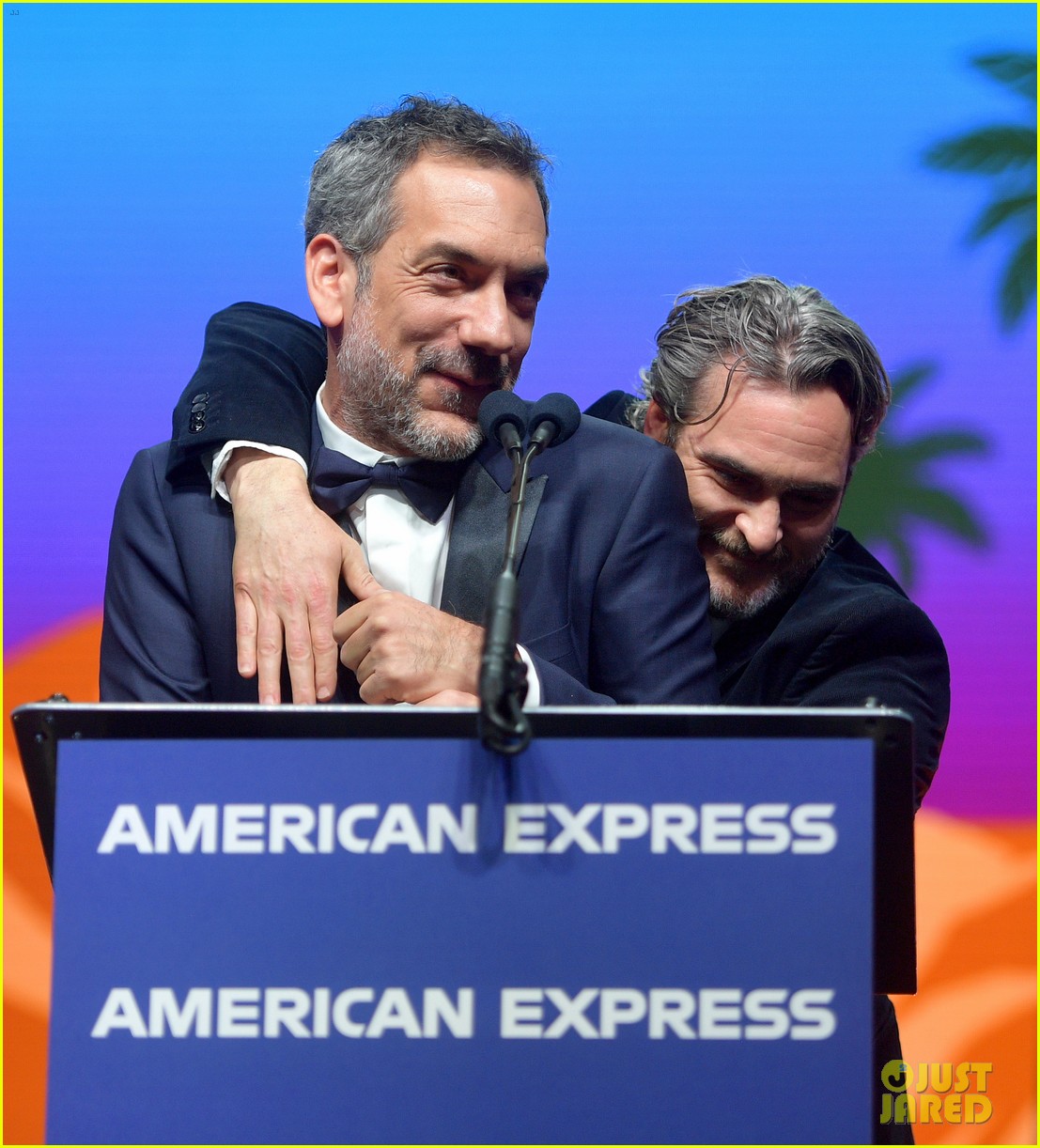 Joaquin Phoenix Brings His Mom as His Date to Palm Springs Awards Gala ...