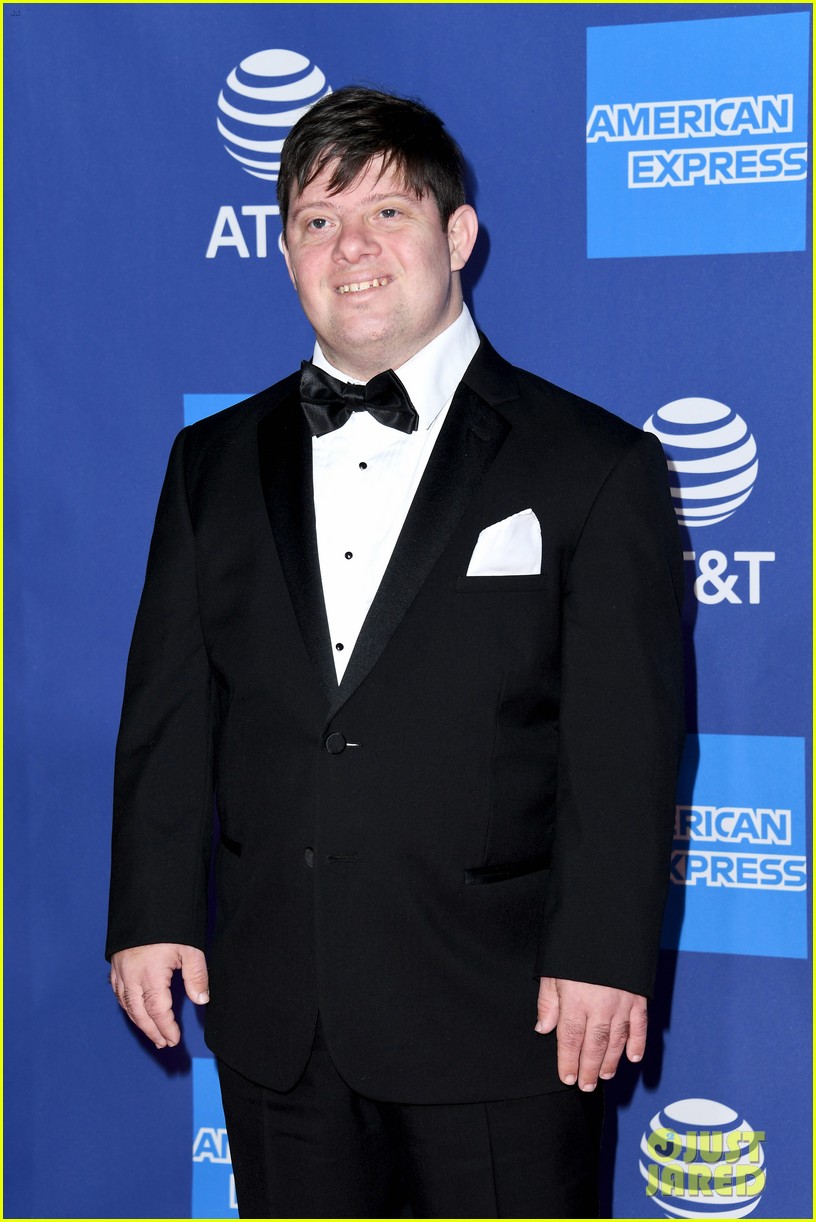 Joaquin Phoenix Brings His Mom as His Date to Palm Springs Awards Gala ...