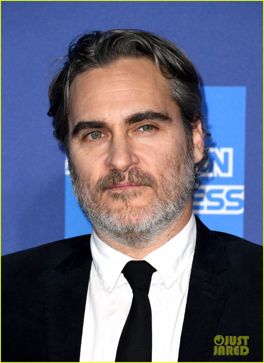 Joaquin Phoenix Brings His Mom as His Date to Palm Springs Awards Gala ...