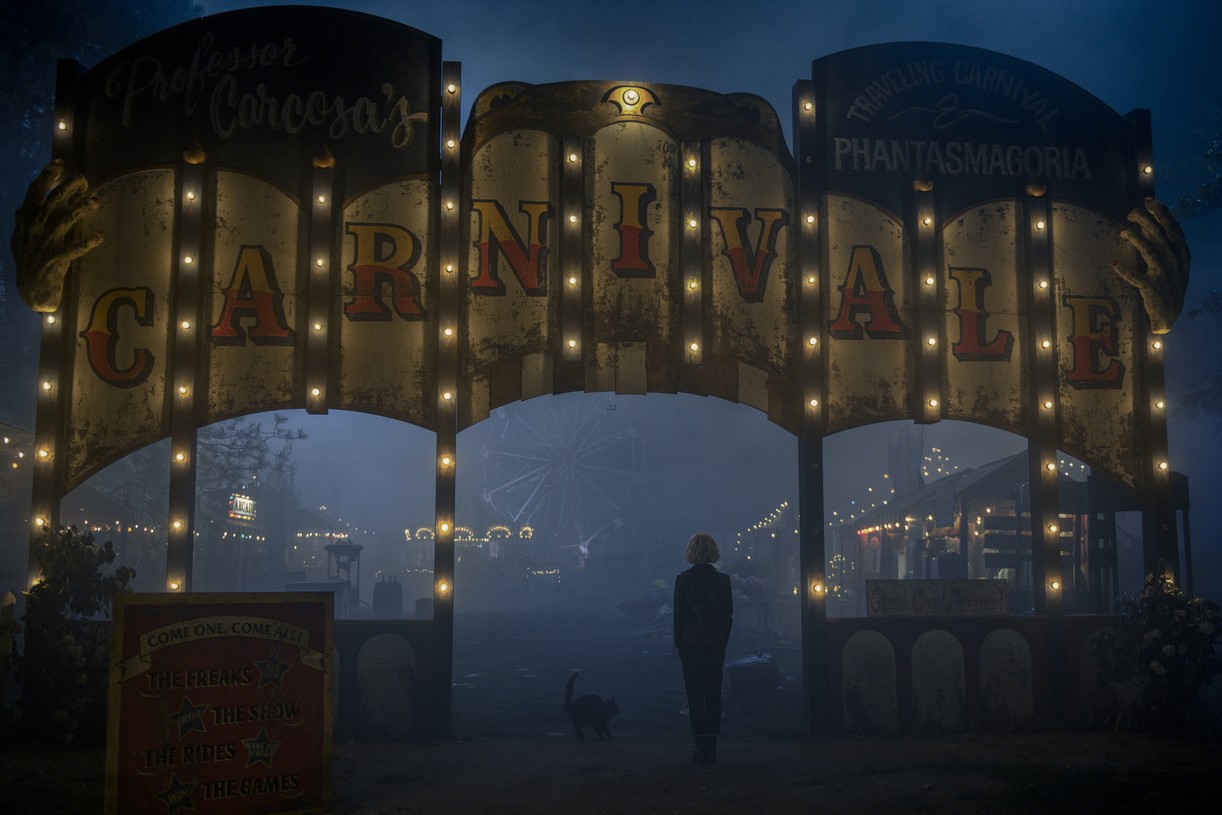 Kiernan Shipka Sits On a Hellish Throne in 'Chilling Adventures of ...