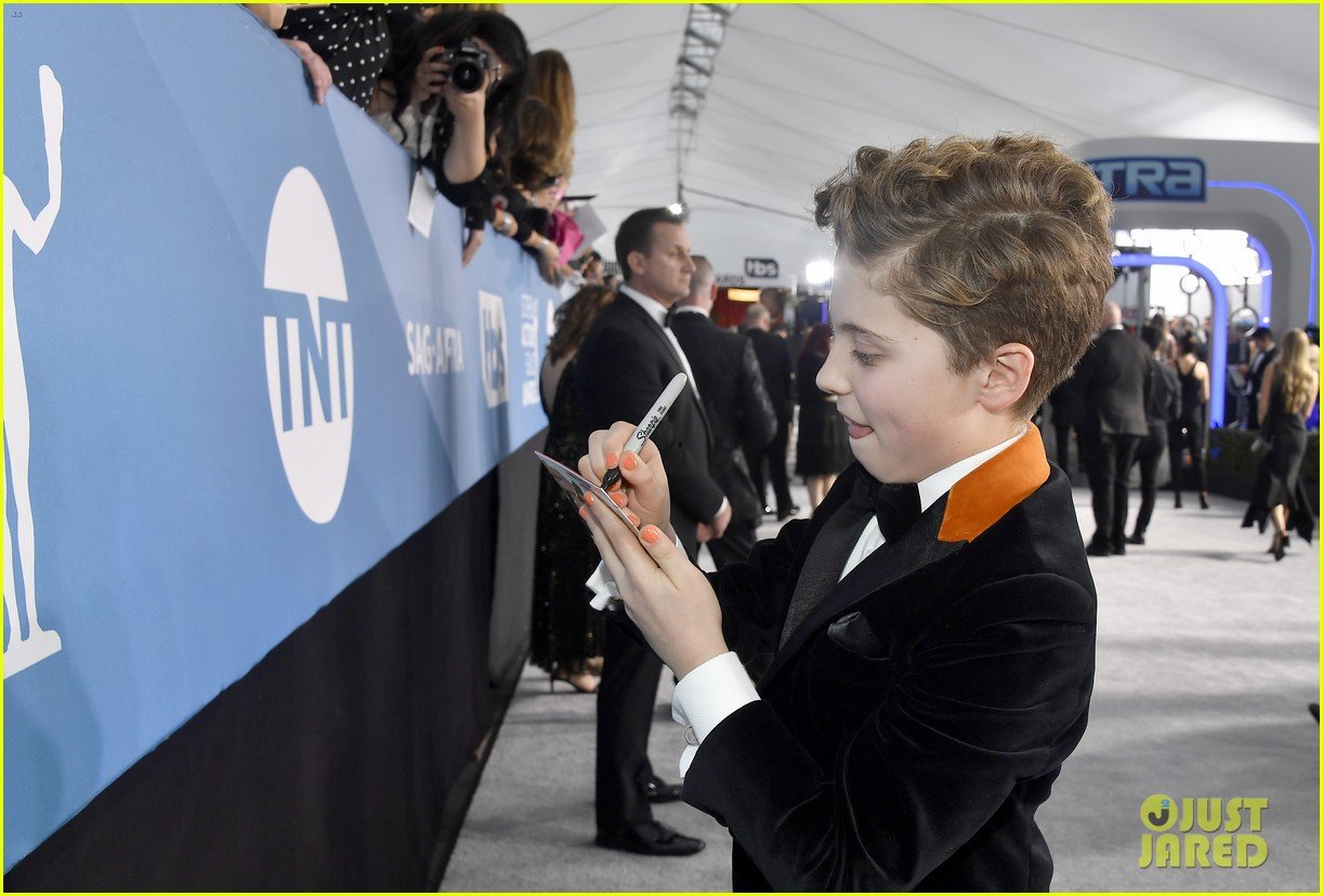 Taika Waititi Brings 'Jojo Rabbit' Cast To SAG Awards 2020: Photo ...