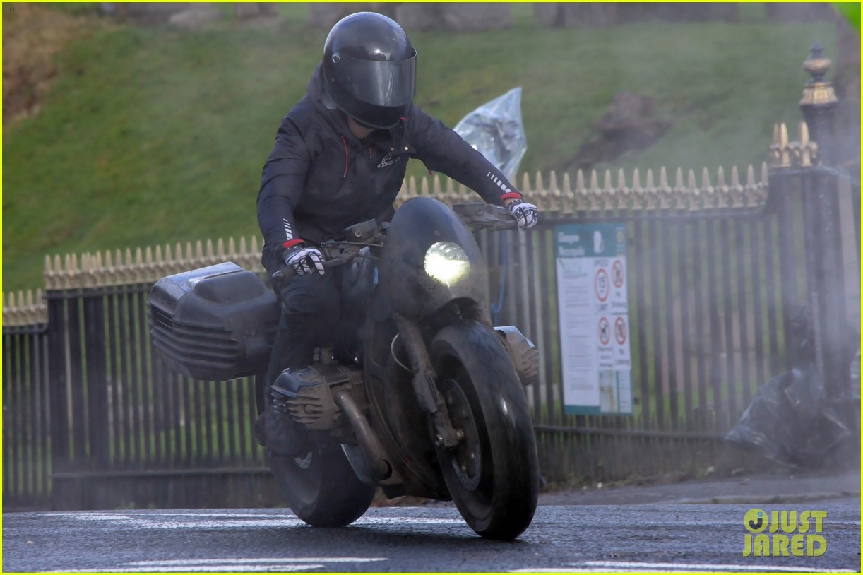 'The Batman' Movie Films Motorcycle Scene - See the Set Pics!: Photo ...