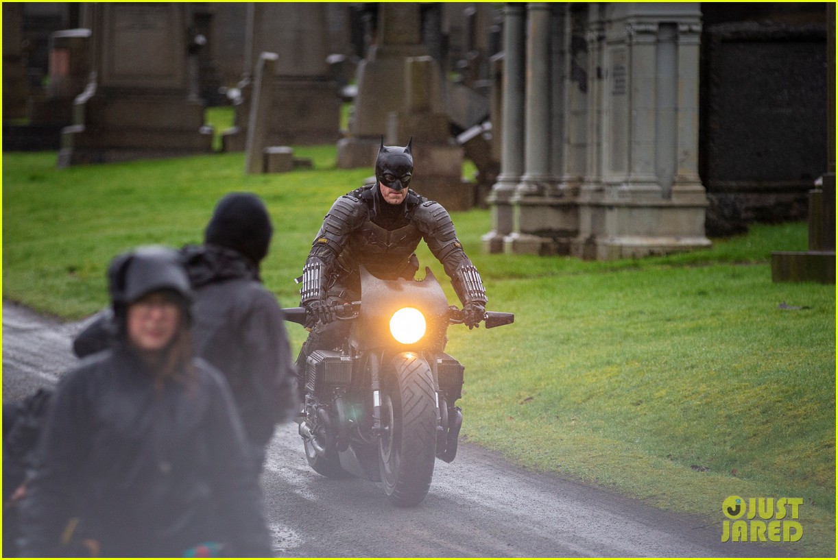 'The Batman' Set Photos Reveal Closer Look at New Batsuit!: Photo ...