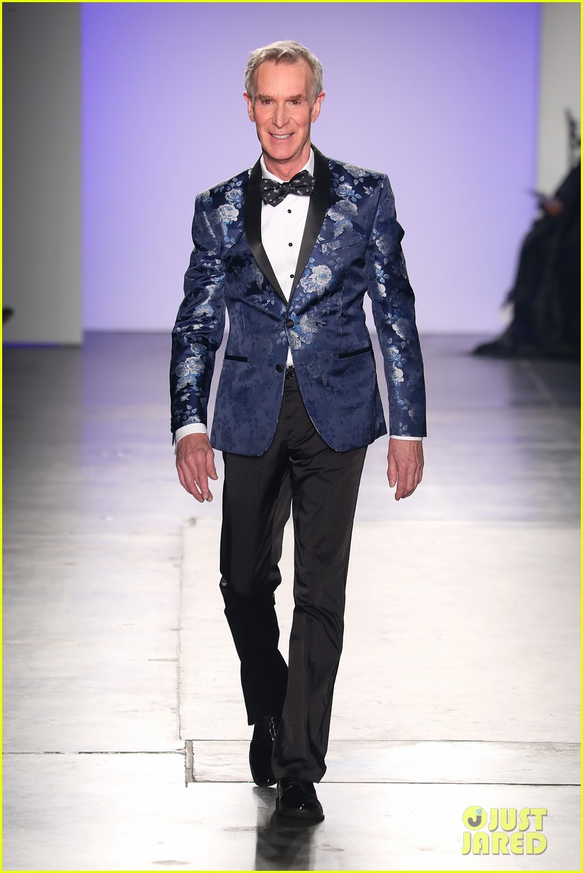 Bill Nye Goes Viral for Dancing to Lizzo on NYFW Runway!: Photo 4433290 ...