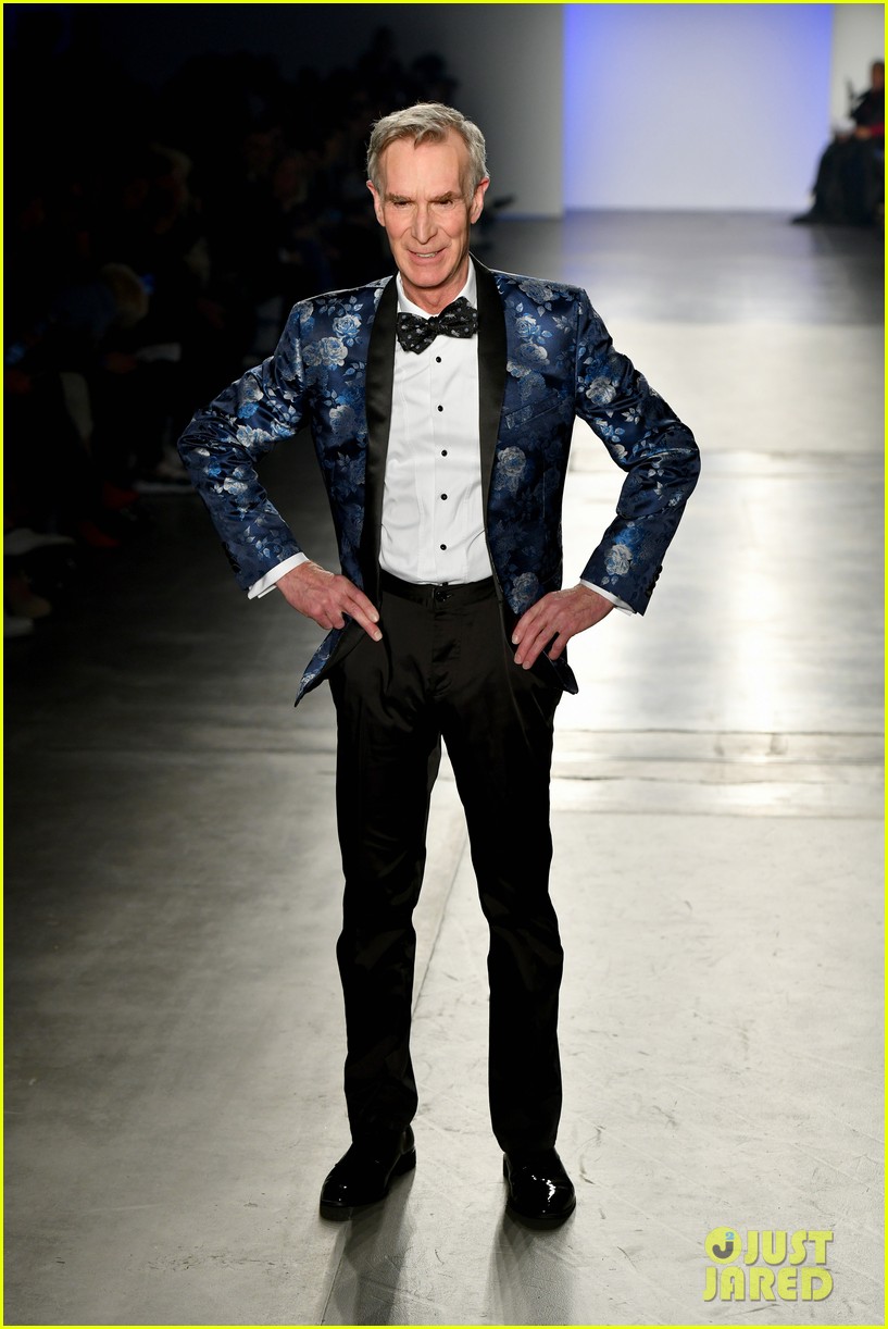 Bill Nye Goes Viral for Dancing to Lizzo on NYFW Runway!: Photo 4433299 ...