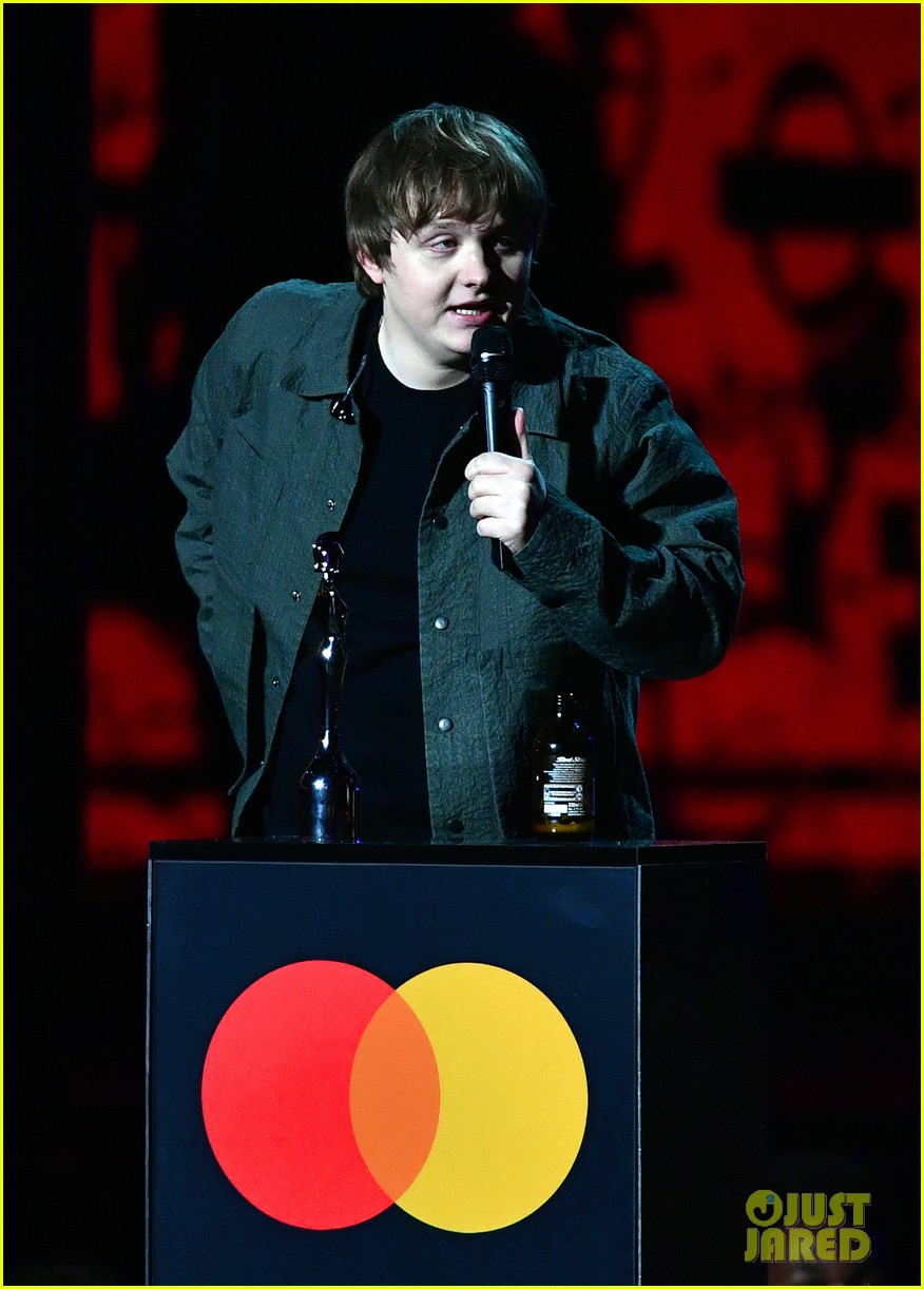 Lewis Capaldi Performs 'Someone You Loved,' Wins Best New Artist at ...