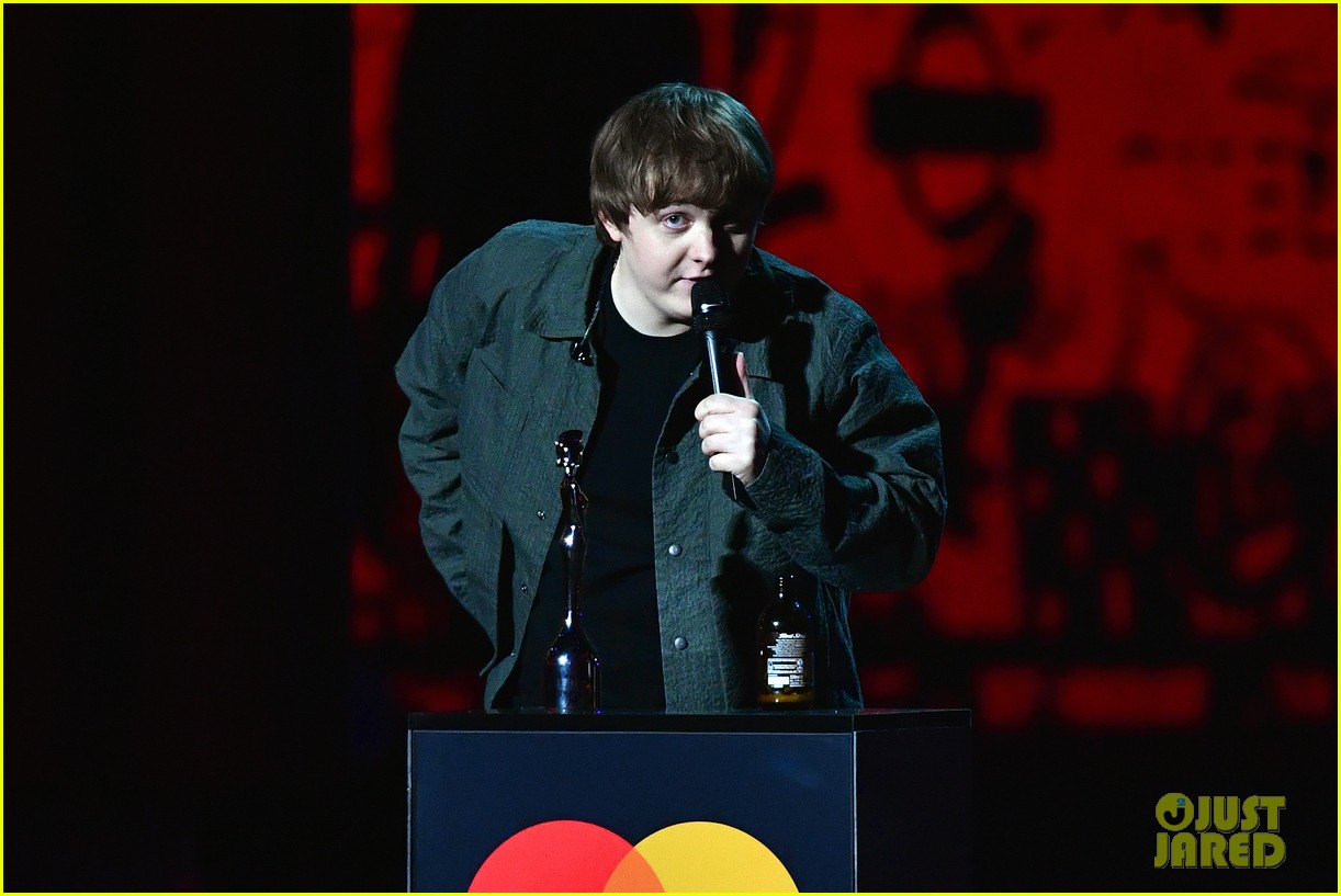 Lewis Capaldi Performs 'Someone You Loved,' Wins Best New Artist at ...