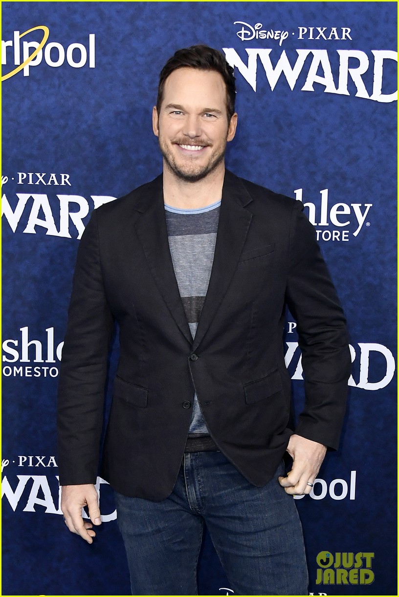 Chris Pratt Takes Selfie With His Walk of Fame Star at 'Onward ...