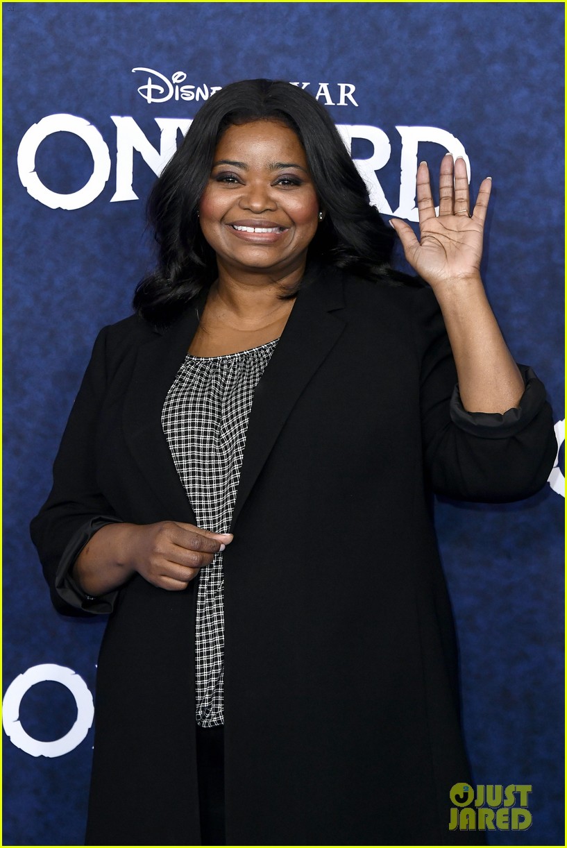 Chris Pratt Takes Selfie With His Walk of Fame Star at 'Onward ...