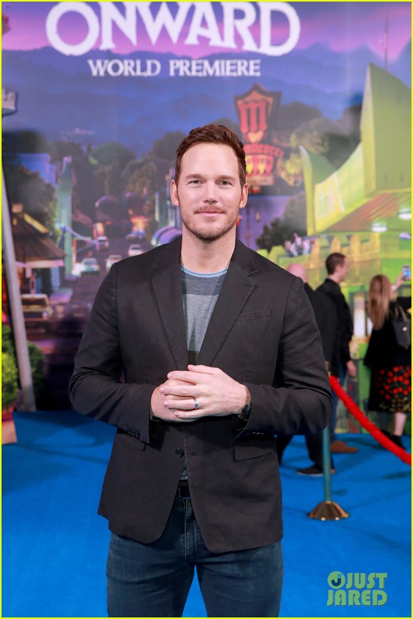 Chris Pratt Takes Selfie With His Walk of Fame Star at 'Onward ...